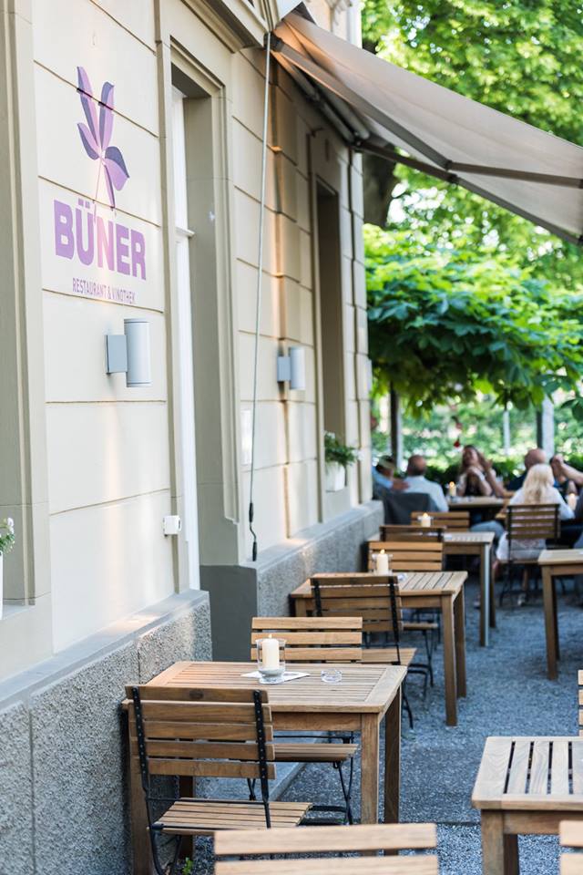 Restaurant & Vinothek Büner | Suiza Turismo